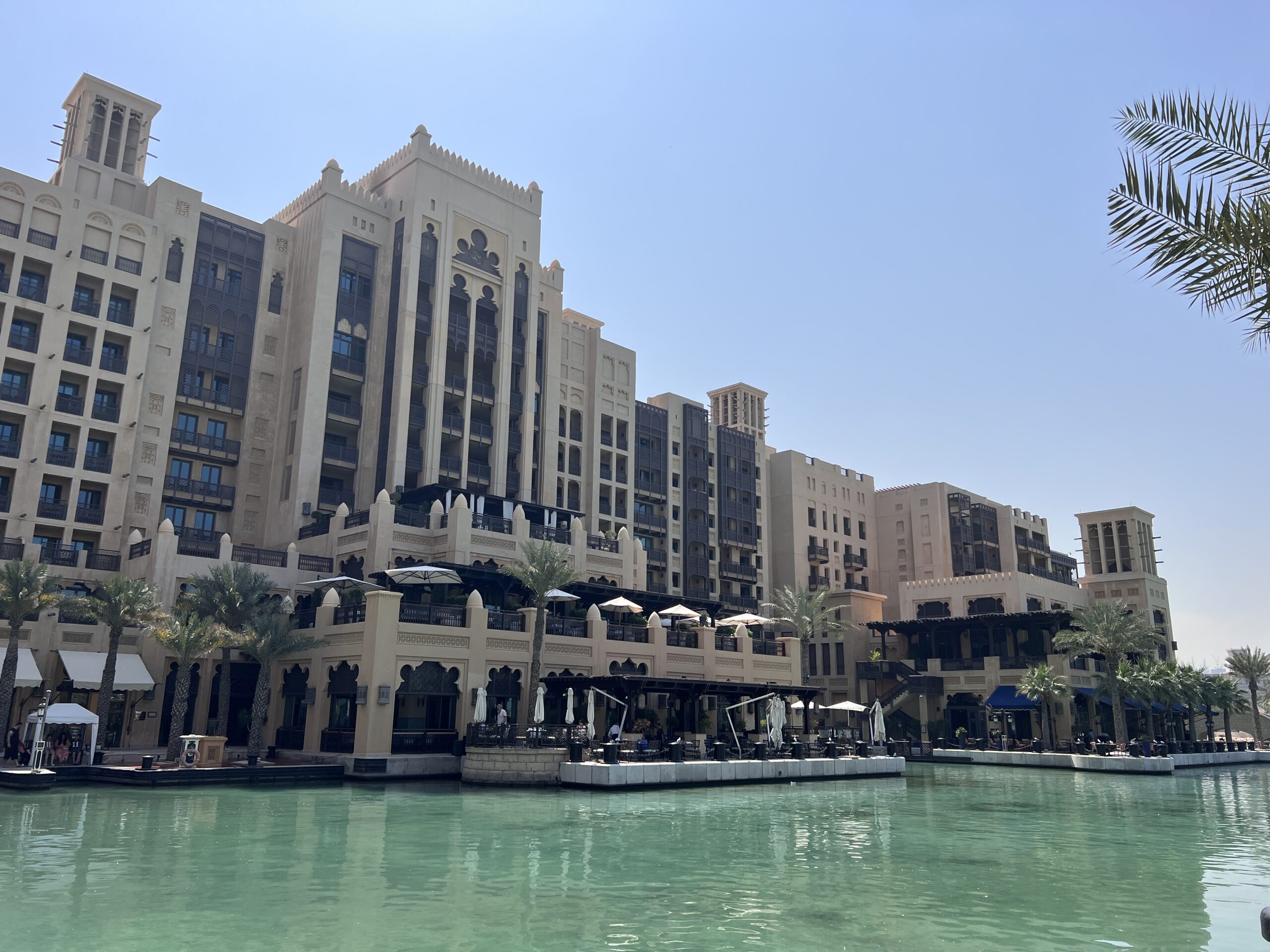 Hanaaya Restaurant, Dubai - chic and classy waterside breakfast